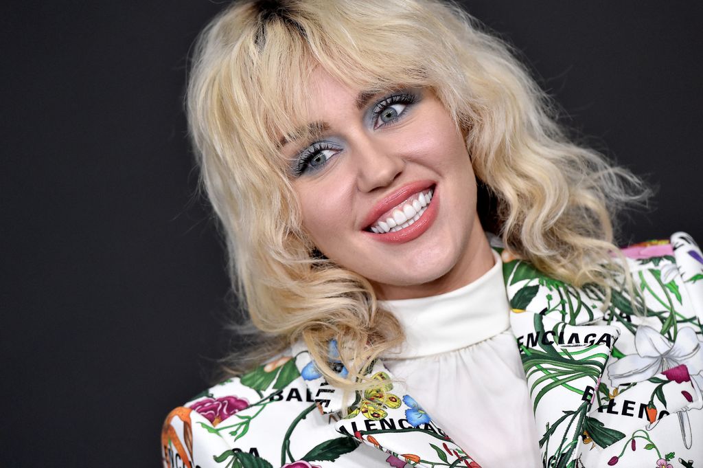 Miley Cyrus Veneers: Her Stunning Smile Transformation - Actorz Net Worth
